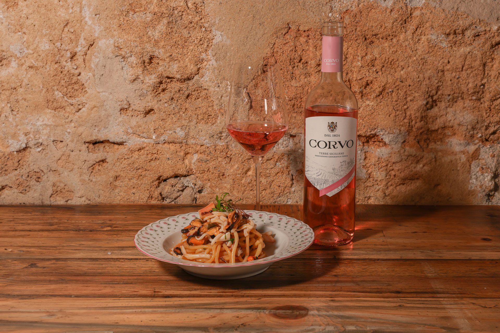 Spaghetti allo scoglio: gusto e freschezza del mare in tavola | Corvo